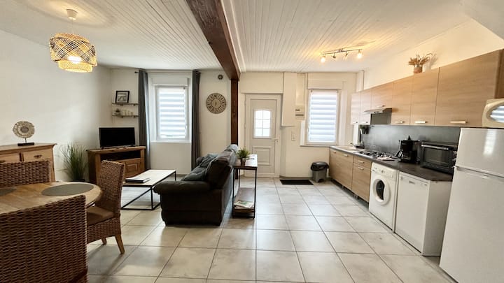 Les Lilas De Mer,  Charmant Gîte En Centre Ville - Saint-Quentin-en-Tourmont