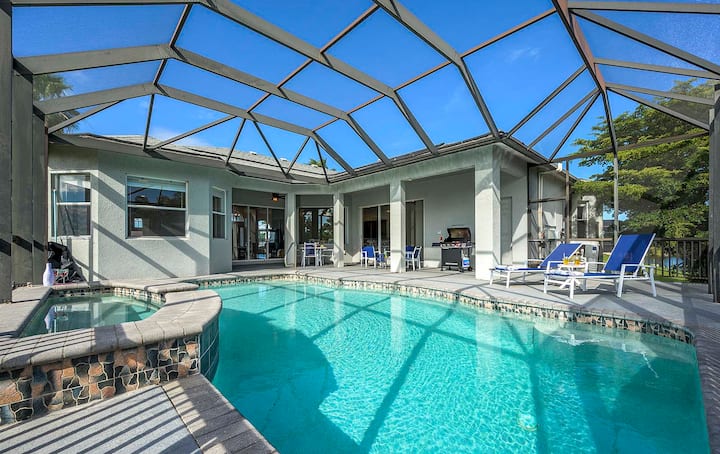 Blue Seas- Luxurious Home-perfect For Two Families - Cape Coral, FL