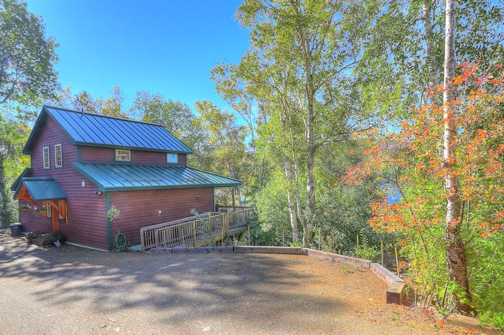 7 Terraces Way - Beautiful, Brand New Home! - Rangeley, ME