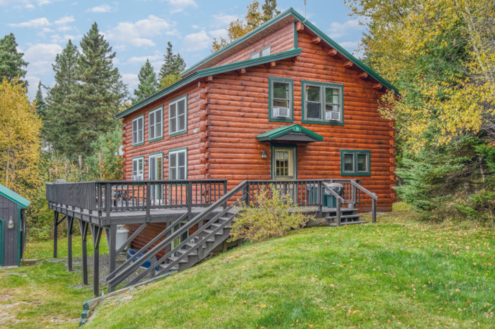 Butler House - Spacious Log Home - Rangeley, ME