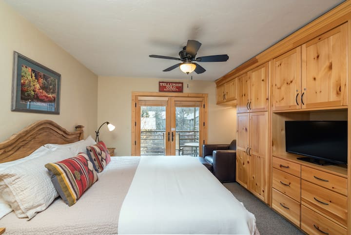 Walk To All! Riverside Balcony W/ Pool + Hot Tub - Telluride, CO