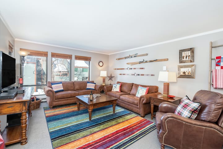 Adventure Awaits! In-town Retreat, Walk Everywhere - Silverton, CO