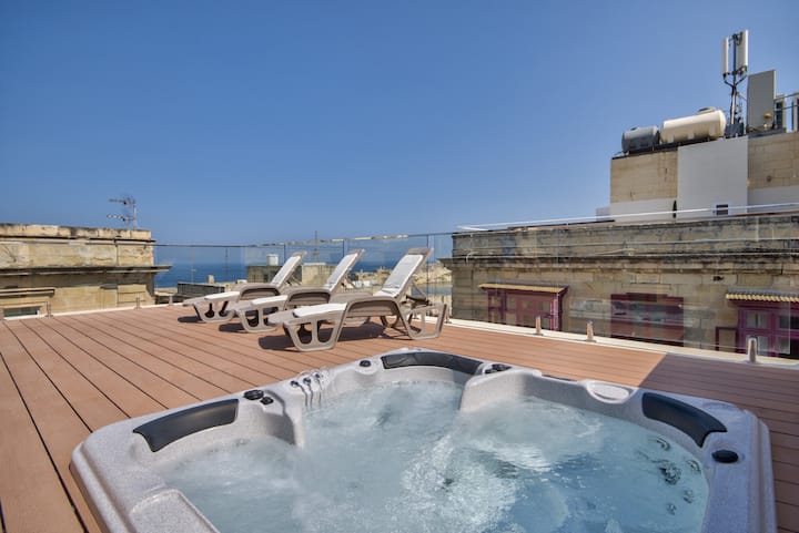 Valletta Harbour Views Penthouse With Jacuzzi - Valletta