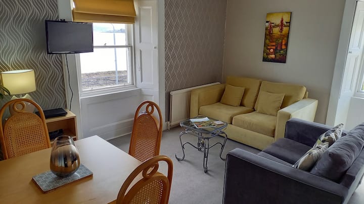 Lovely 3 Bed Apartment With A Cottage Feel. - 羅撒西