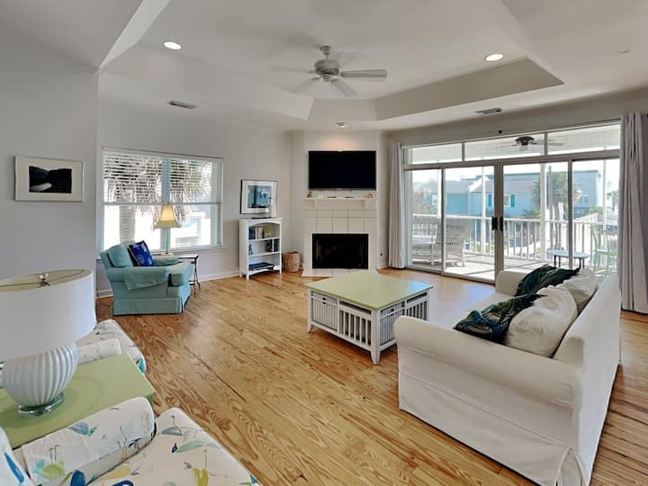 Oceanview Cottage | Screened Porch, Steps From - Tybee Island, GA