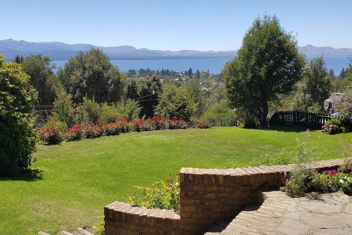 Casa Con Vista Al Lago | 5 Dorm, Jardín Y Parrilla - Argentina