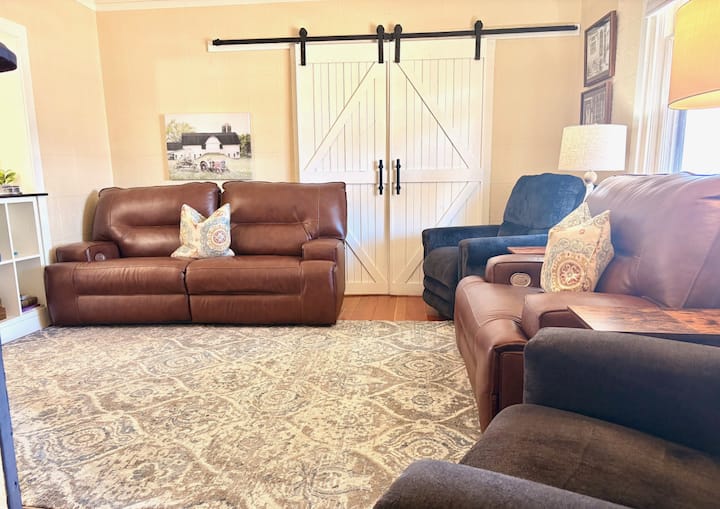 Garden Home & Hot Tub - Colorado Springs, CO