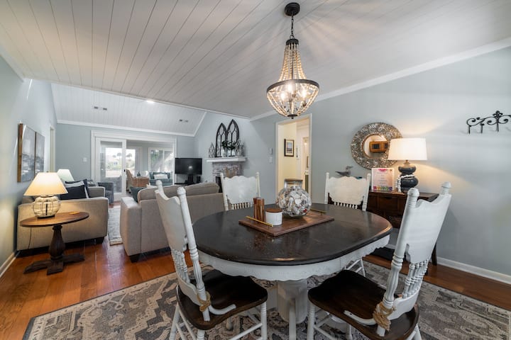 Beautiful Cottage! Extra Full Bath! Golf Views! Amenity Access Included - Seabrook Island, SC