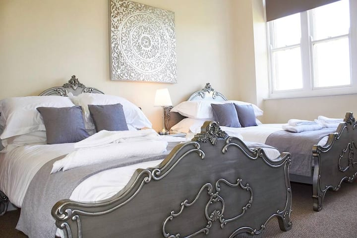 The Palm Suite - Southport