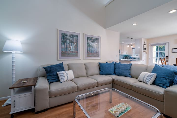 Family-friendly 3 Bedroom Tarpon Pond! No Pets - South Carolina