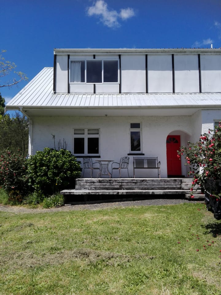 Purple Hen Country Lodge - Katikati
