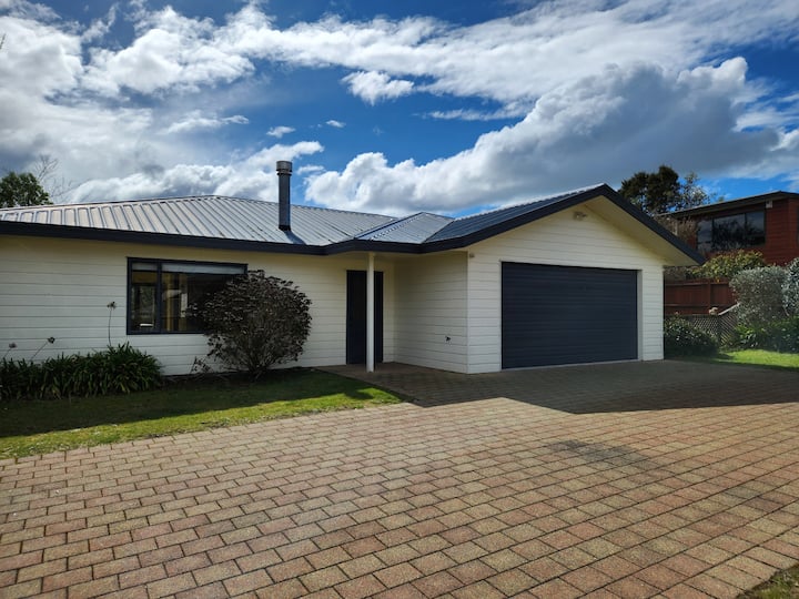 Quiet Family Home Near Hotpools & Botanical Garden - Lake Taupo