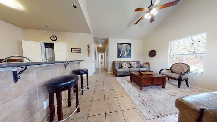 Walking Distance To All! Trv "The Safari" : Free Tubes With Rental! - New Braunfels, TX