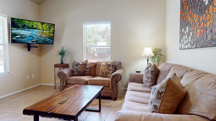 Walking Distance To All!! Trv "Still Water" : Free Tubes With Rental! - New Braunfels, TX