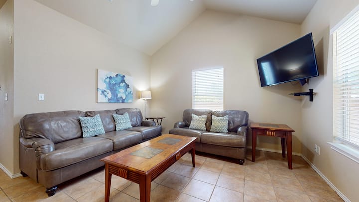 Walking Distance To All!! Trv "The Rio" : Free Tubes With Rental! - New Braunfels, TX