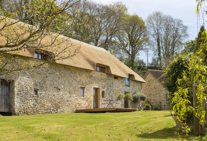 The Manger, Perched In An Elevated Position Within The Blackdown Hills National Landscape. - Axminster