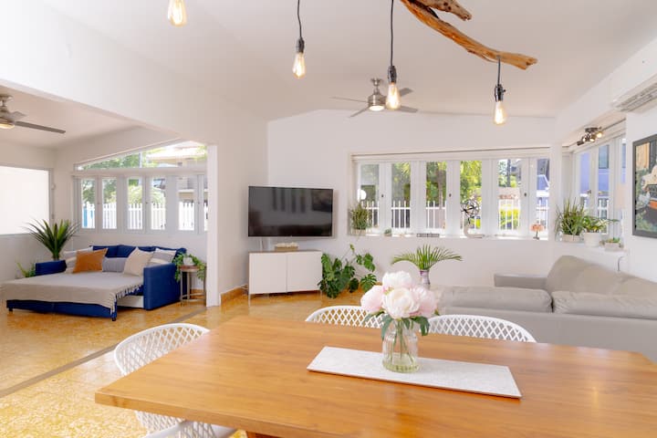 Casa Saffra Extra Large Beach House - San Juan