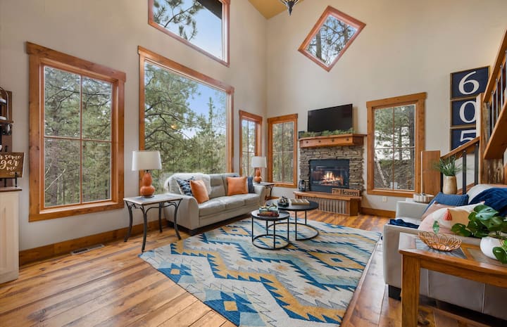 7th Heaven - Shared Outdoor Pool! Private Hot Tub - Lead, SD