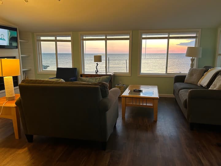 Snug Harbor Inn - Port Cottage - Sturgeon Bay, WI