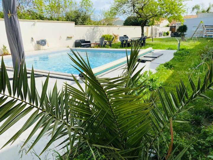 Villa "L'oasis" Avec Piscine Chauffée - La Rochelle