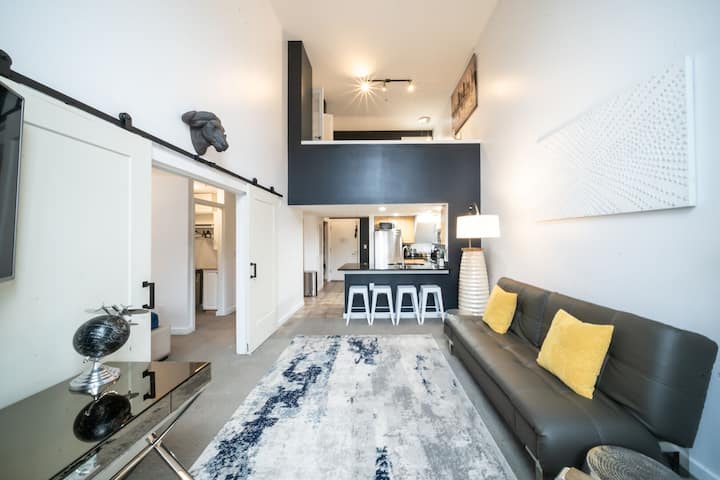 Modern Downtown Top Floor Penthouse With Bay Views - Seattle