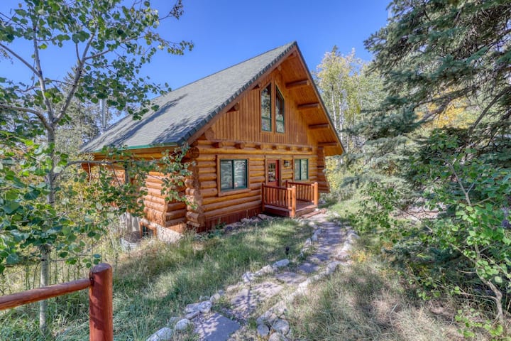 Deer Haven – Spacious Family Cabin W/ Hot Tub - South Dakota