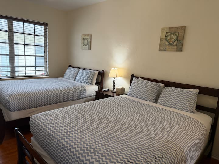 South Beach! #5, 2 Queen Beds, Futon, Free Parking - Miami Beach, FL