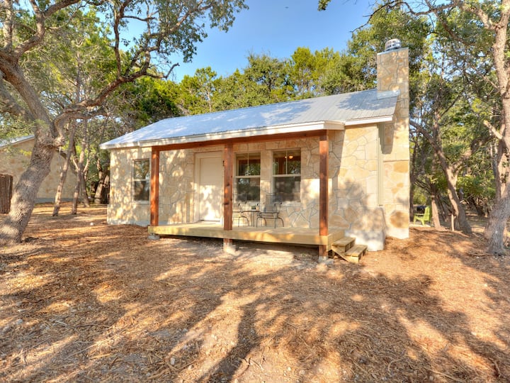 Mountain Laurel I 2br Cabin, Wimberley - Wimberley, TX