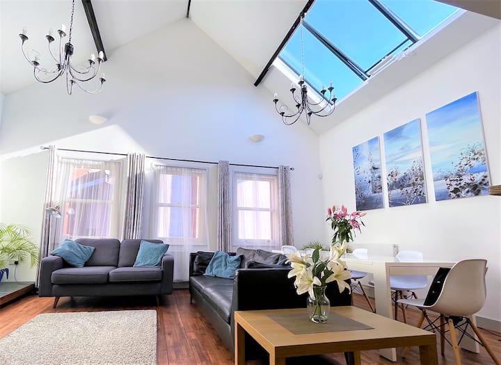 Luxury Harbourside Apartment With Balcony - Bristol