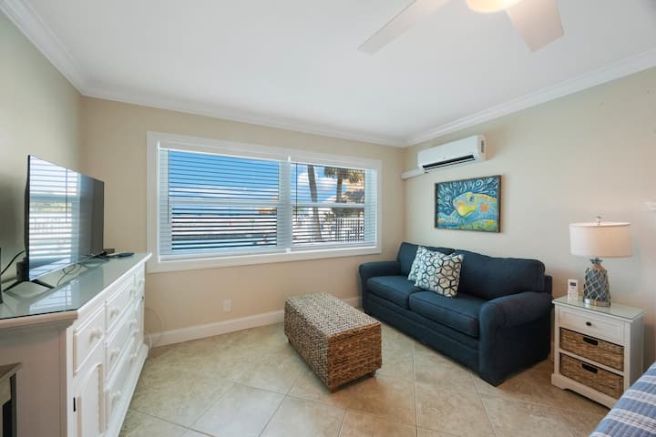 Beach Hotel Unit - Ground Floor Surf Song #154 - South Pasadena, FL