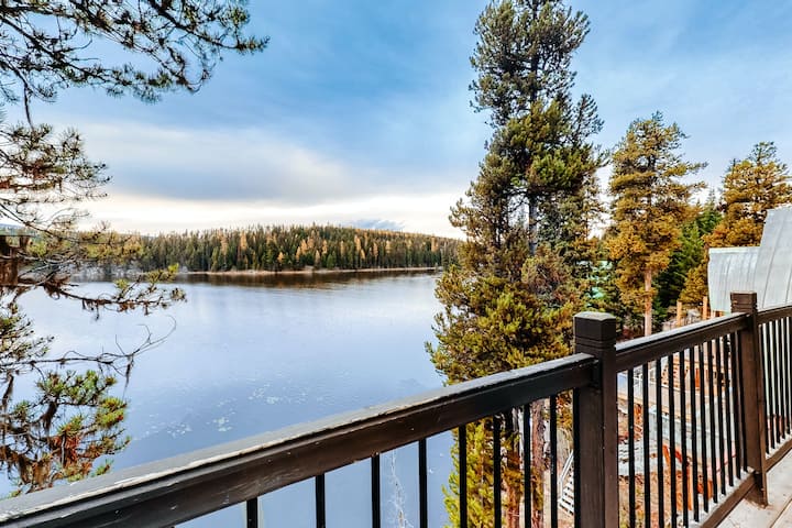 Idabel Lake Vacation Rentals & Homes - British Columbia, Canada | Airbnb