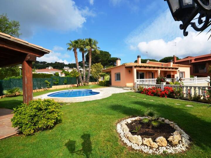 Gran Chalet Con Jardín Y Piscina - Costa Brava