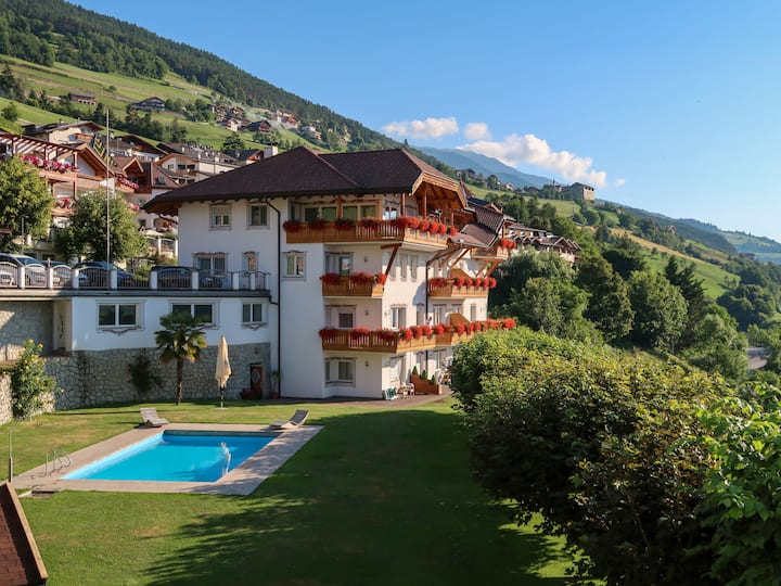 Herrliche Wohnung Für 2 Gäste Mit W-lan, Pool, Tv, Balkon Und Haustiere Erlaubt - Klobenstein