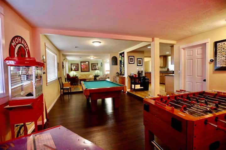 Luxurious 5 Bedroom W Pool Table - Terrebonne, OR