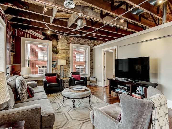 Stylish Loft Next To City Market Downtown! - Savannah, GA