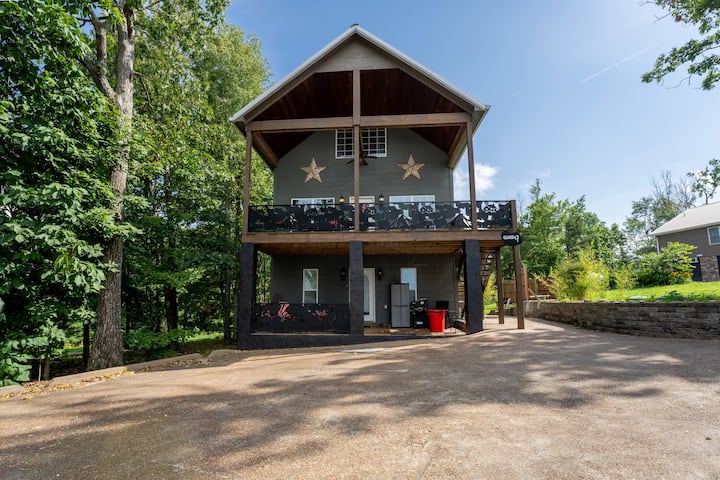Cloud 9 Cabin With An Indoor Pool, Hot Tub, & Fire - Jasper, TN