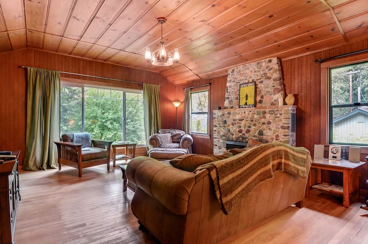 Glen Tara ~Family Retreat, Creek, Spa, Dog - Cazadero, CA