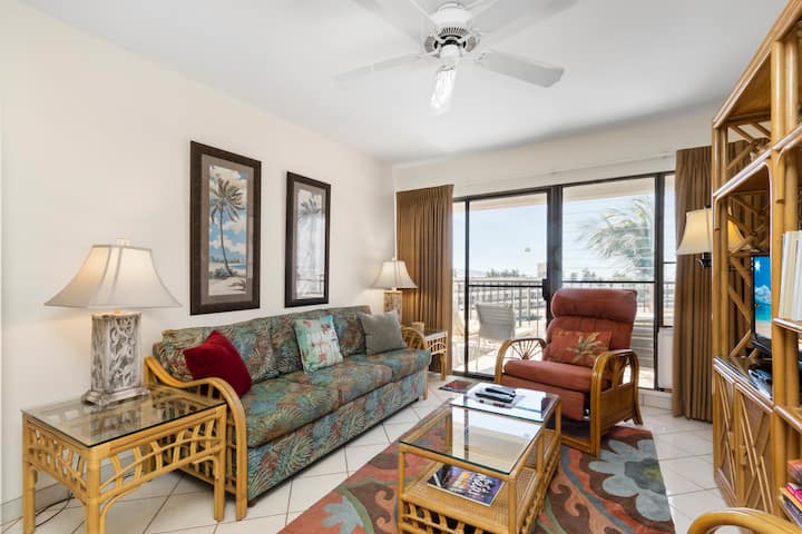 Kihei Akahi D-415: 2bd/2ba Partial Ocean View - Kihei, HI