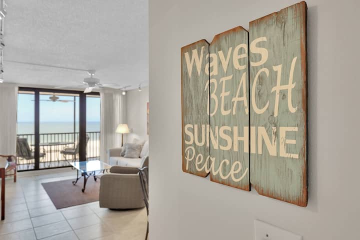 Beachfront Condo, Gorgeous Gulf View, Heated Pool! - Fort Myers Beach, FL