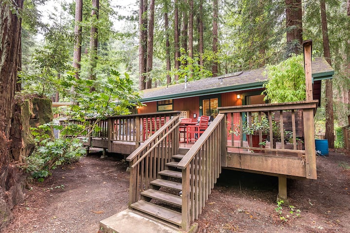 Hearthside Cabin - Creekside Deck, Dog Friendly! - Cazadero, CA