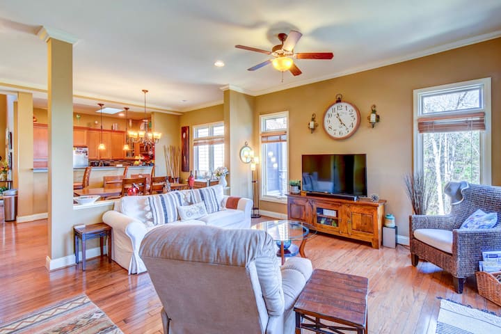 West Union Townhome W/ Patio & Lake View - Lake Keowee, SC