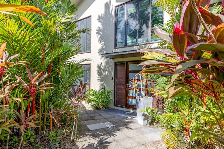 Leilani Tiare, Stylish Villa On Four Mile Beach - Port Douglas
