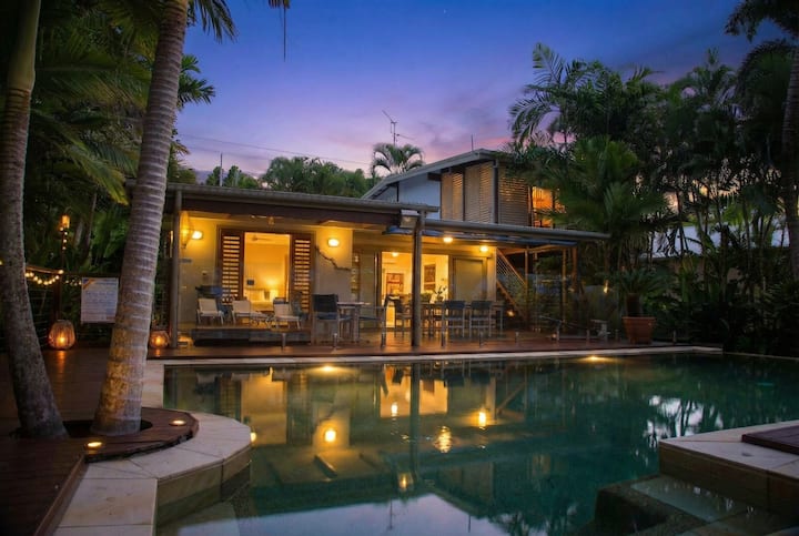 The Beach Cottage - Absolute Beachfront - Mission Beach