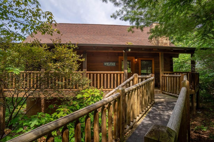 2br 2ba 1 Mi To Parkway Hot Tub 7 Pool Table - Pigeon Forge, TN