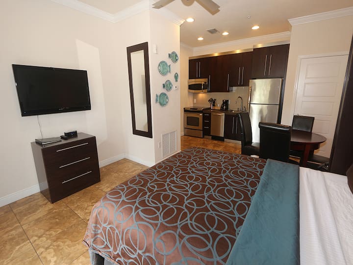 Couples Escape-beach Club At Siesta Key 106c By - Siesta Key, FL