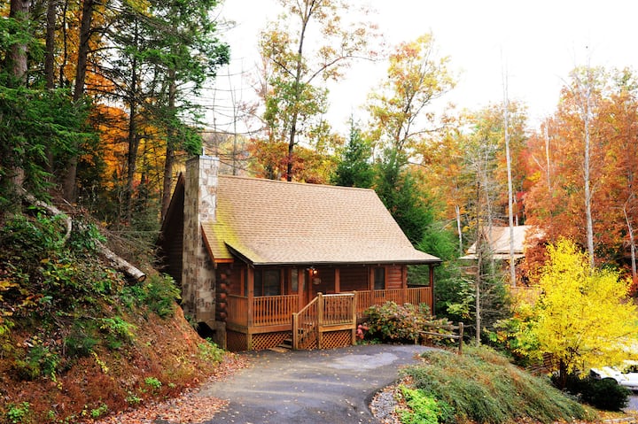 1br 1ba 1 Mi To Parkway Pool Table & Hot Tub - Sky Rider, Pigeon Forge