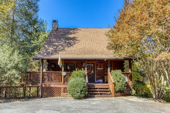 2br 2.5ba 1 Mi To Parkway Hot Tub - Pool Access - Pigeon Forge, TN