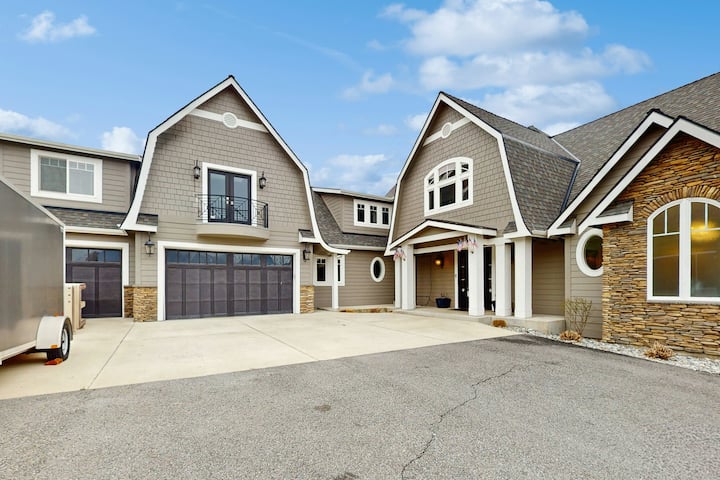 Luxury Home In Wine Country W/ A Private Pool, Hot - Manson, WA