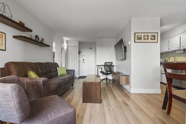 Suite Near Downtown / Bmo / Stampede. Free Parking - Wilder Institute/Calgary Zoo