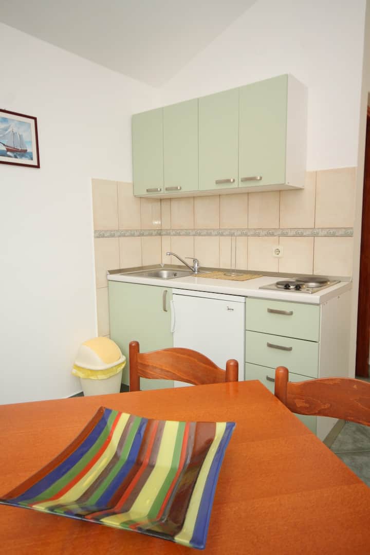 2-zimmer-ferienwohnung Mit Terrasse Und Meerblick Ivan Dolac, Hvar (A-8734-f) - Jelsa